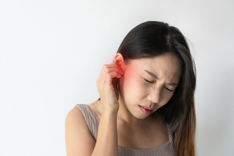 Recognizing the Signs of a Ruptured Eardrum: What to Know - Helping Me Hear